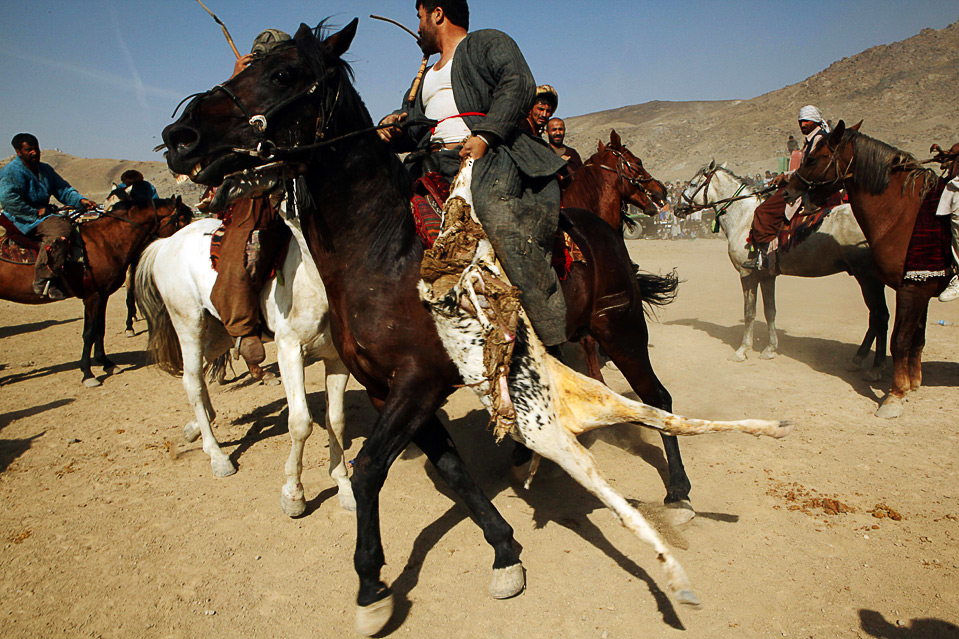 Buzkashi: "goat grabbing" is the national sport of Afghanistan - Big ...