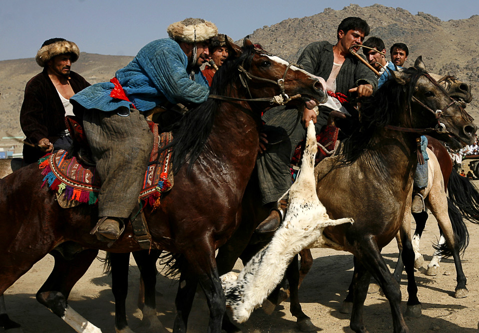 Buzkashi: "goat grabbing" is the national sport of Afghanistan - Big ...